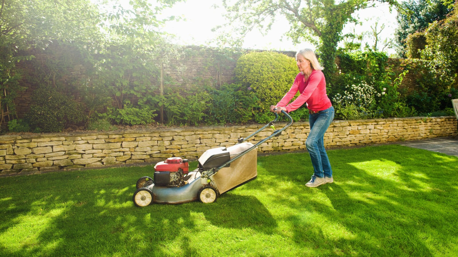 5 Main Problems Why Is My Lawn Mower Spitting Out Grass